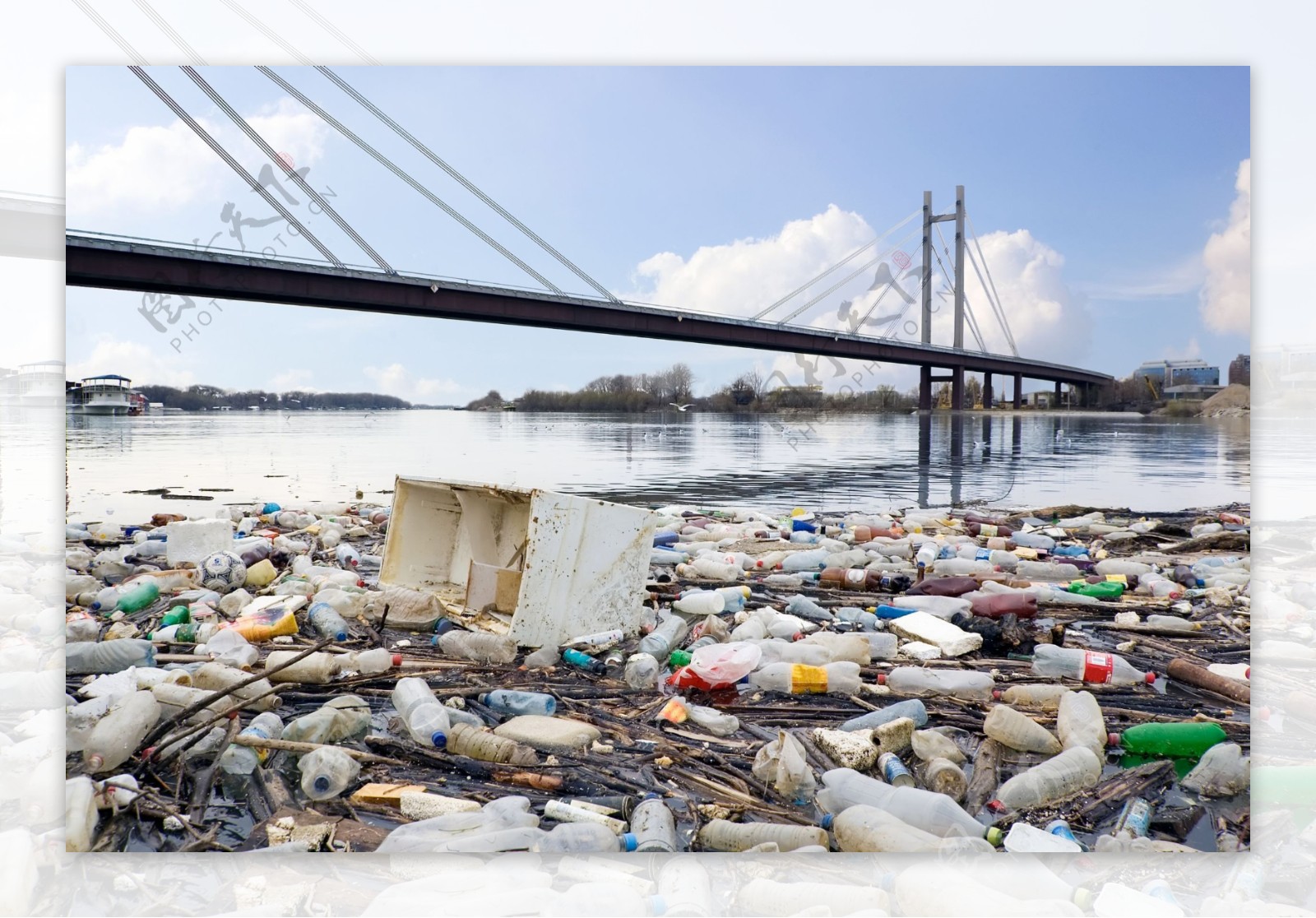 水面上的垃圾图片素材-编号25099306-图行天下
